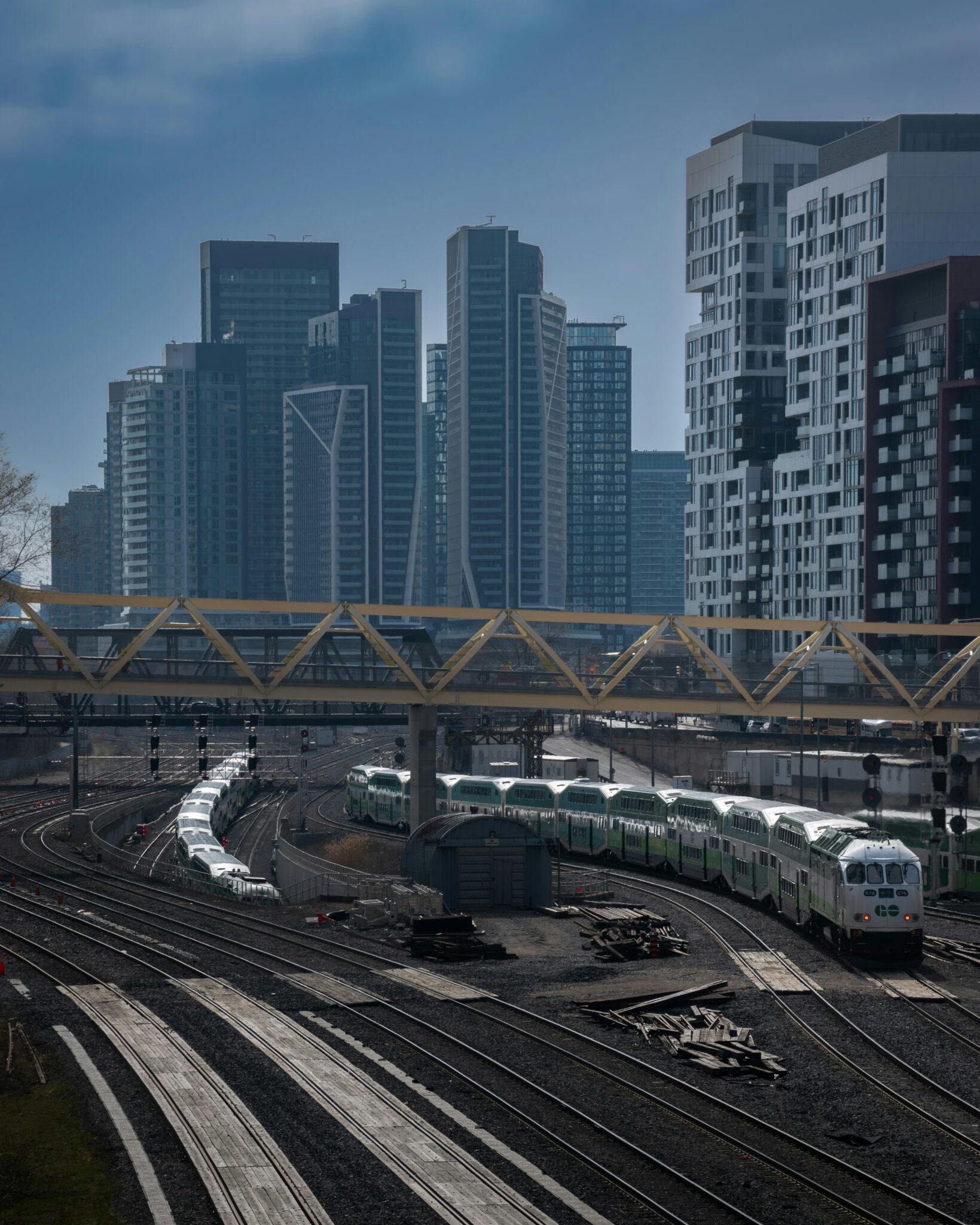 New Report: Ontario Could Build 400km of Transit instead of $80B Mega-Highways - Environmental ...